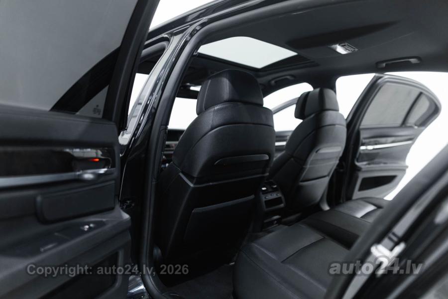 Black BMW 7 Series 2012 in Tallinn, with an engine capacity of 3.00 L and mileage of 239 thousand km for 11990 €, photo 20 on AUTOMOTO.COM.LV
