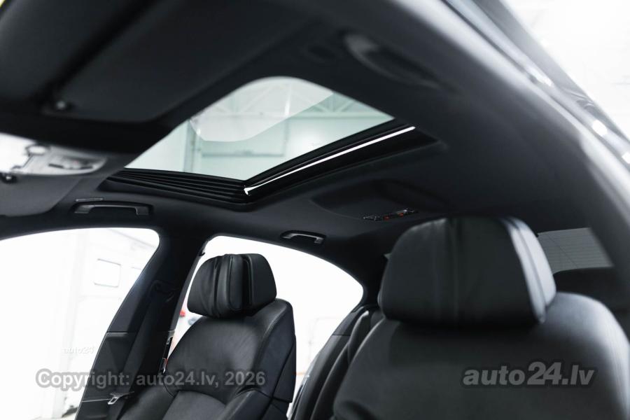 Black BMW 7 Series 2012 in Tallinn, with an engine capacity of 3.00 L and mileage of 239 thousand km for 11990 €, photo 21 on AUTOMOTO.COM.LV