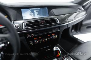 Black BMW 7 Series 2012 in Tallinn, with an engine capacity of 3.00 L and mileage of 239 thousand km for 11990 €, photo 22 on AUTOMOTO.COM.LV