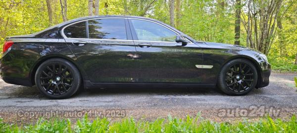 Black BMW 7 Series 2012 in Rapla, with an engine capacity of 3.00 L and mileage of 390 thousand km for 9300 €, photo 7 on AUTOMOTO.COM.LV