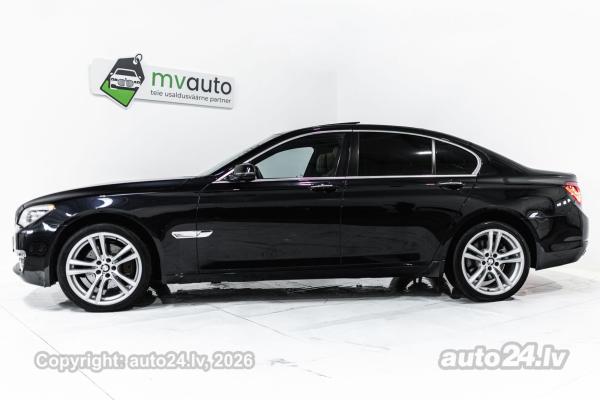 Melns BMW 7 Series 2012 Tallina, ar dzinēja tilpumu 3.00 L un nobraukumu 289 tūkst. km par 15990 €, foto 10 vietnē AUTOMOTO.COM.LV