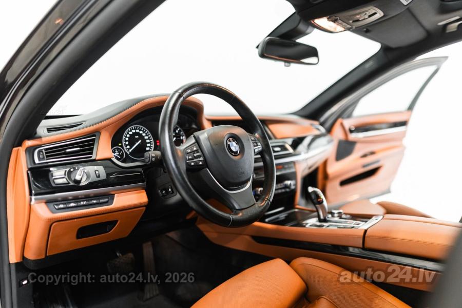 Melns BMW 7 Series 2012 Tallina, ar dzinēja tilpumu 3.00 L un nobraukumu 289 tūkst. km par 15990 €, foto 12 vietnē AUTOMOTO.COM.LV