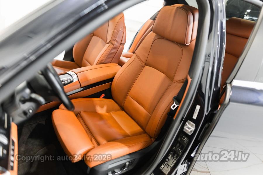 Melns BMW 7 Series 2012 Tallina, ar dzinēja tilpumu 3.00 L un nobraukumu 289 tūkst. km par 15990 €, foto 14 vietnē AUTOMOTO.COM.LV