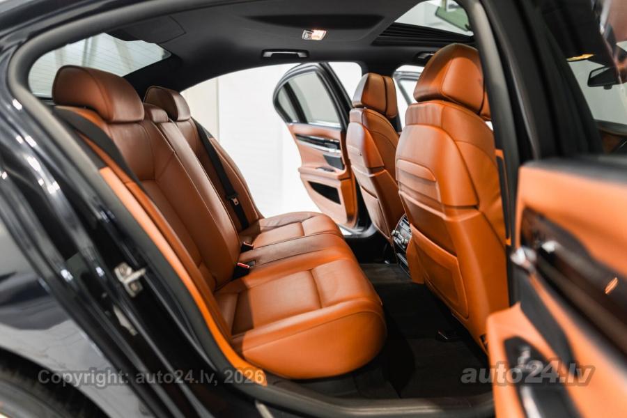 Melns BMW 7 Series 2012 Tallina, ar dzinēja tilpumu 3.00 L un nobraukumu 289 tūkst. km par 15990 €, foto 18 vietnē AUTOMOTO.COM.LV