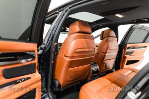 Melns BMW 7 Series 2012 Tallina, ar dzinēja tilpumu 3.00 L un nobraukumu 289 tūkst. km par 15990 €, foto 19 vietnē AUTOMOTO.COM.LV