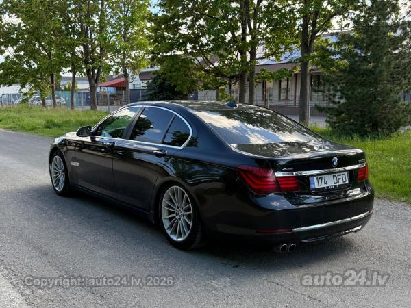 Black BMW 7 Series 2012 in Tartu, with an engine capacity of 3.00 L and mileage of 300 thousand km for 7900 €, photo 6 on AUTOMOTO.COM.LV