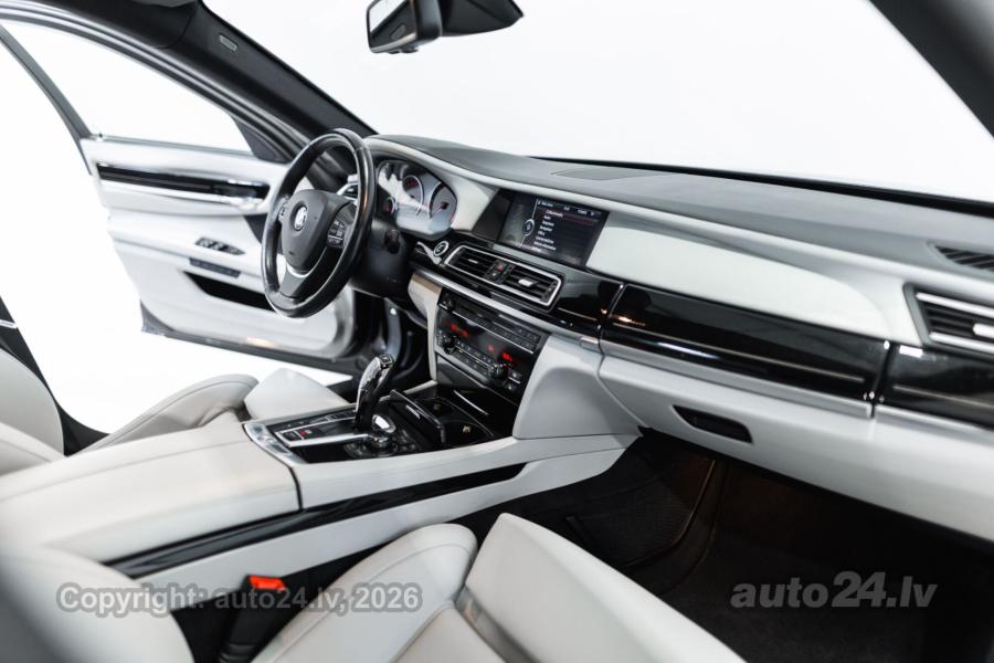 Black BMW 7 Series 2012 in Tallinn, with an engine capacity of 3.00 L and mileage of 240 thousand km for 12990 €, photo 15 on AUTOMOTO.COM.LV
