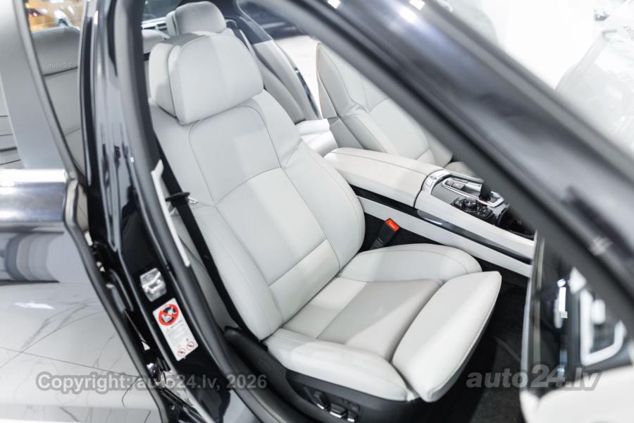 Black BMW 7 Series 2012 in Tallinn, with an engine capacity of 3.00 L and mileage of 240 thousand km for 12990 €, photo 16 on AUTOMOTO.COM.LV