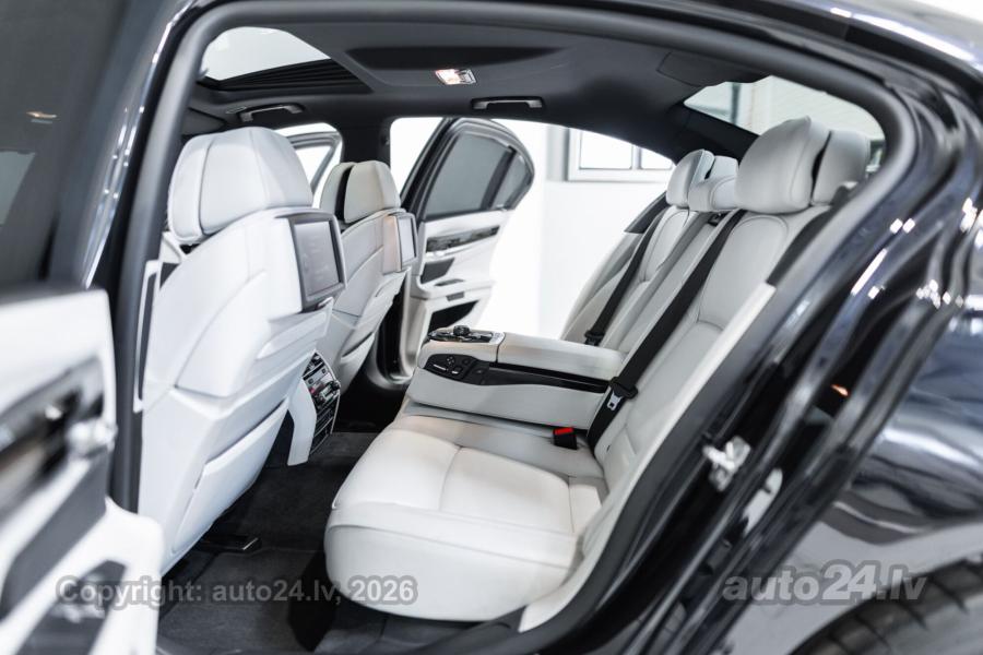 Black BMW 7 Series 2012 in Tallinn, with an engine capacity of 3.00 L and mileage of 240 thousand km for 12990 €, photo 18 on AUTOMOTO.COM.LV