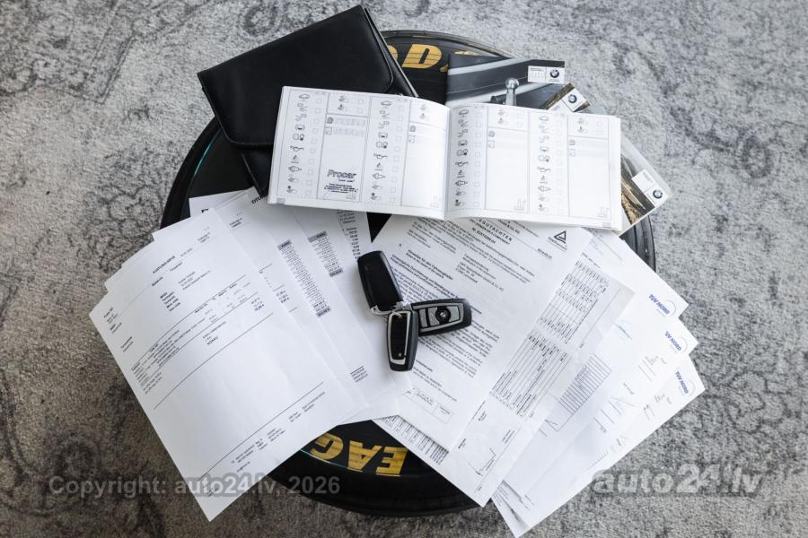 Black BMW 7 Series 2012 in Tallinn, with an engine capacity of 3.00 L and mileage of 240 thousand km for 12990 €, photo 31 on AUTOMOTO.COM.LV