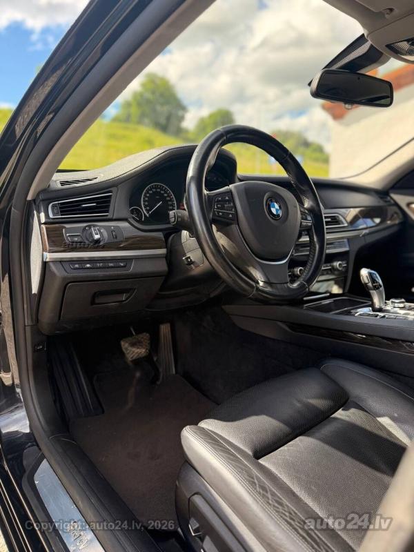 Melns BMW 7 Series 2012 Tallina, ar dzinēja tilpumu 3.00 L un nobraukumu 249 tūkst. km par 13000 €, foto 5 vietnē AUTOMOTO.COM.LV