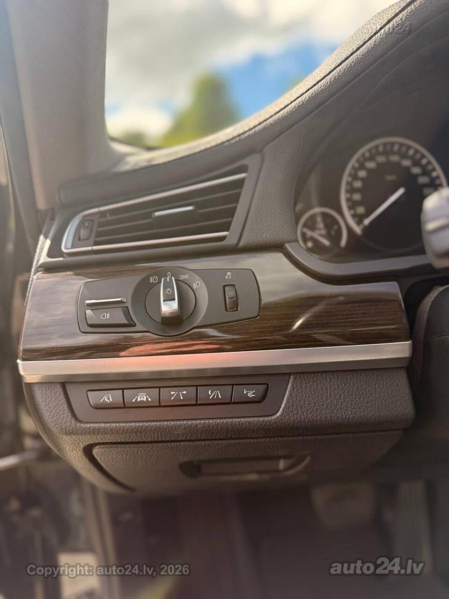 Melns BMW 7 Series 2012 Tallina, ar dzinēja tilpumu 3.00 L un nobraukumu 249 tūkst. km par 13000 €, foto 8 vietnē AUTOMOTO.COM.LV