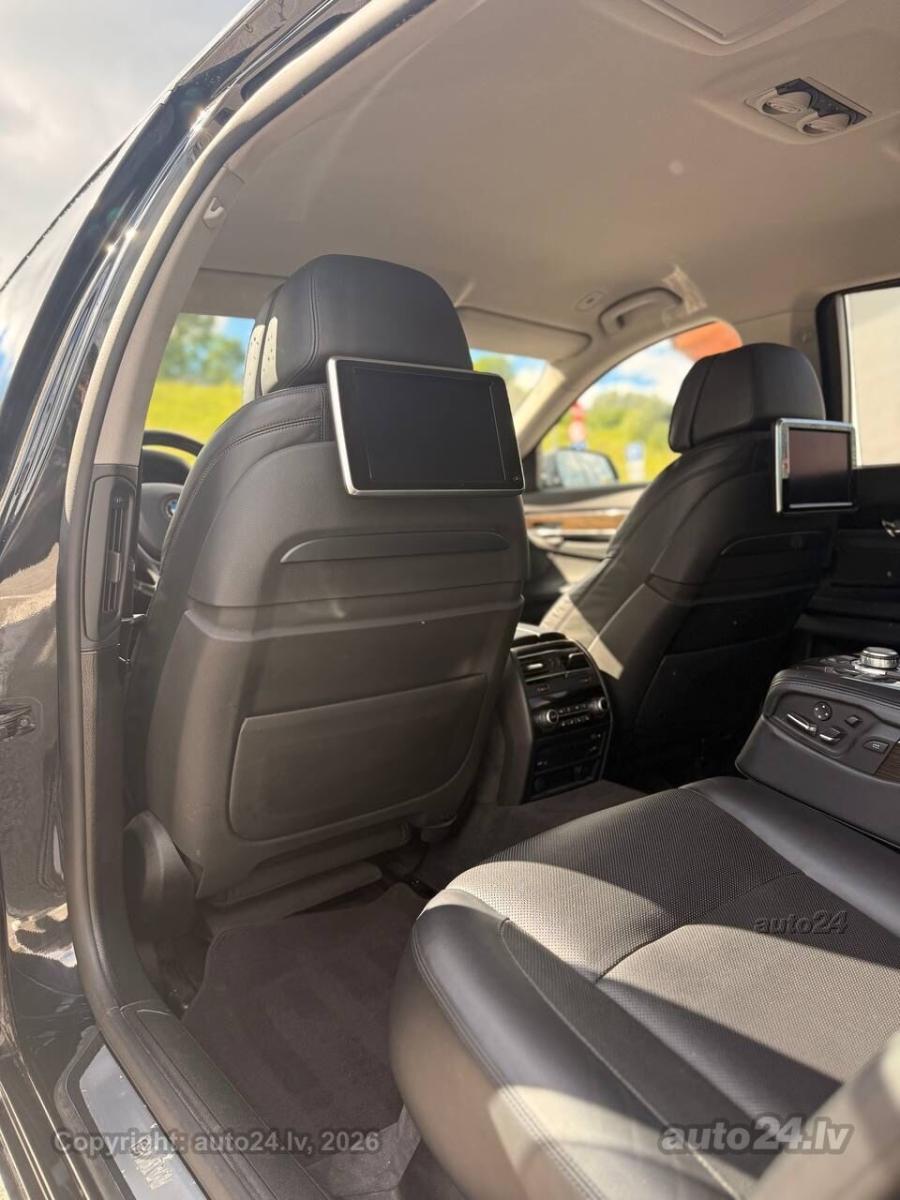 Melns BMW 7 Series 2012 Tallina, ar dzinēja tilpumu 3.00 L un nobraukumu 249 tūkst. km par 13000 €, foto 9 vietnē AUTOMOTO.COM.LV