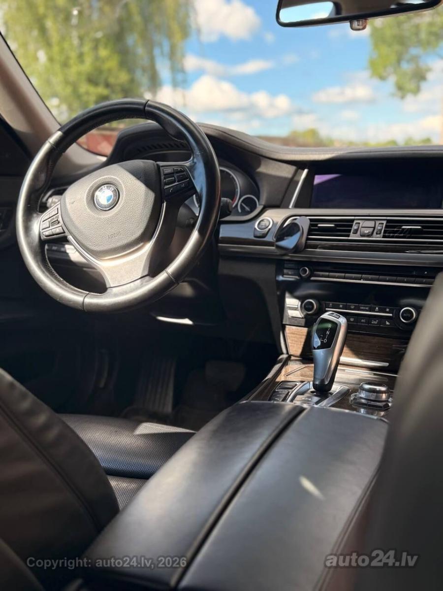 Melns BMW 7 Series 2012 Tallina, ar dzinēja tilpumu 3.00 L un nobraukumu 249 tūkst. km par 13000 €, foto 15 vietnē AUTOMOTO.COM.LV