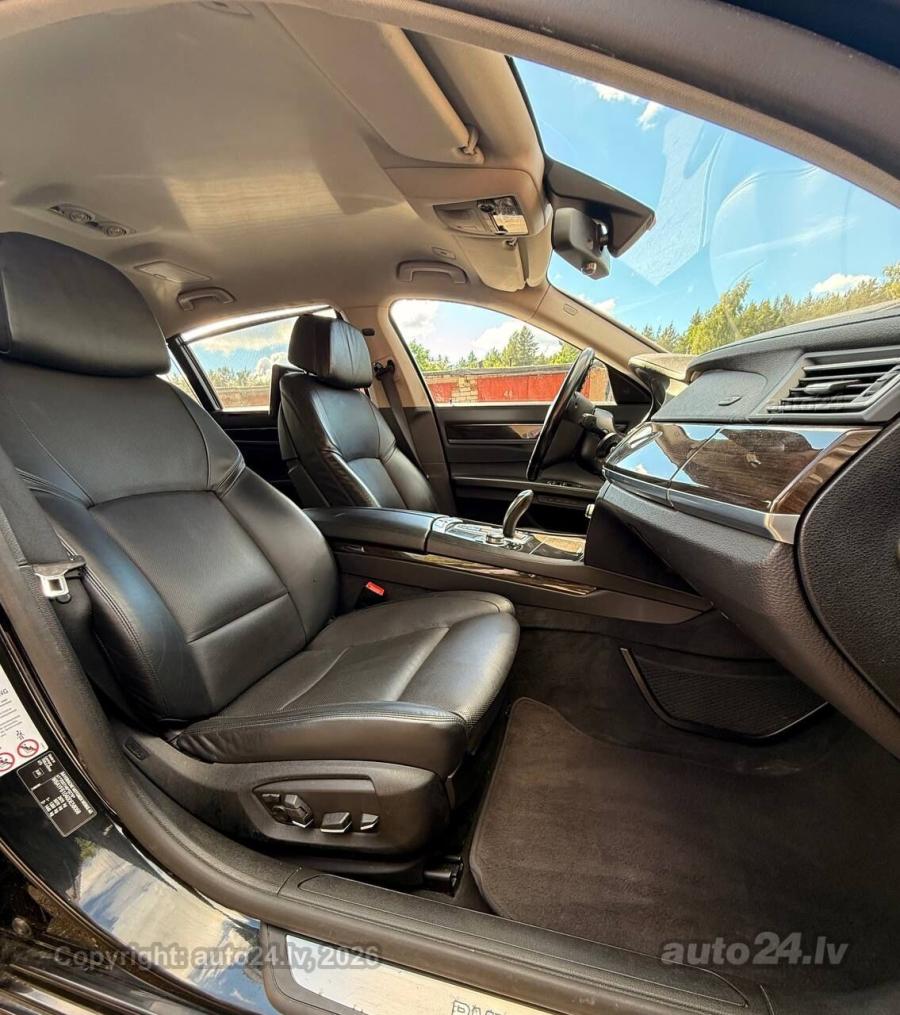 Melns BMW 7 Series 2012 Tallina, ar dzinēja tilpumu 3.00 L un nobraukumu 249 tūkst. km par 13000 €, foto 16 vietnē AUTOMOTO.COM.LV
