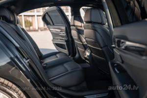 Black BMW 7 Series 2012 in Tallinn, with an engine capacity of 3.00 L and mileage of 263 thousand km for 16999 €, photo 12 on AUTOMOTO.COM.LV