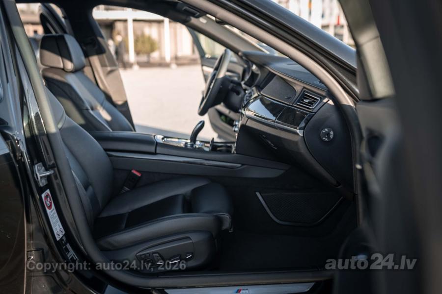 Black BMW 7 Series 2012 in Tallinn, with an engine capacity of 3.00 L and mileage of 263 thousand km for 16999 €, photo 13 on AUTOMOTO.COM.LV