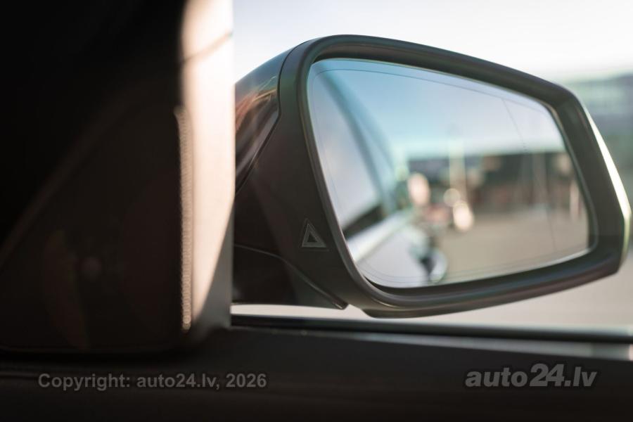 Black BMW 7 Series 2012 in Tallinn, with an engine capacity of 3.00 L and mileage of 263 thousand km for 16999 €, photo 21 on AUTOMOTO.COM.LV
