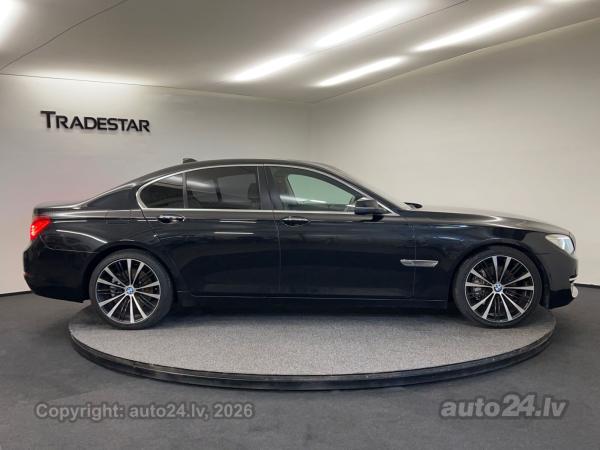 Melns BMW 7 Series 2012 Pērnava, ar dzinēja tilpumu 3.00 L un nobraukumu 274 tūkst. km par 11990 €, foto 5 vietnē AUTOMOTO.COM.LV