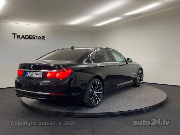 Melns BMW 7 Series 2012 Pērnava, ar dzinēja tilpumu 3.00 L un nobraukumu 274 tūkst. km par 11990 €, foto 7 vietnē AUTOMOTO.COM.LV