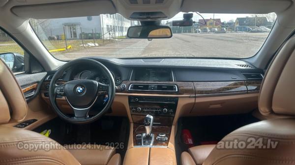 Melns BMW 7 Series 2013 Tallina, ar dzinēja tilpumu 3.00 L un nobraukumu 253 tūkst. km par 16500 €, foto 9 vietnē AUTOMOTO.COM.LV