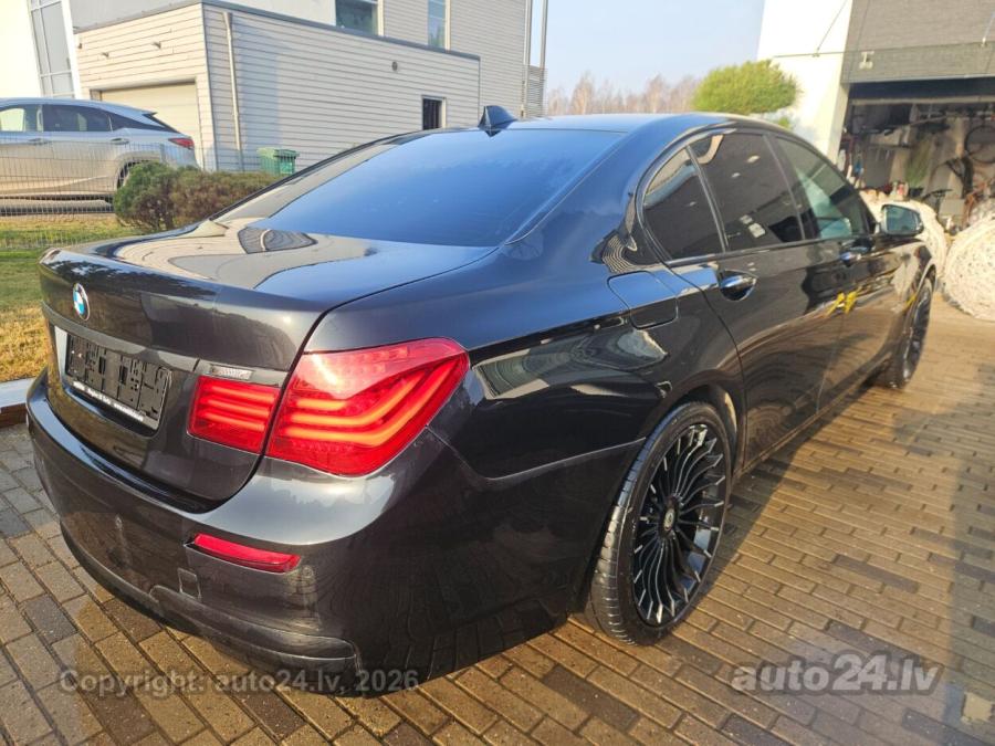 Melns BMW 7 Series 2013 Tartu, ar dzinēja tilpumu 3.00 L un nobraukumu 218 tūkst. km par 16750 €, foto 5 vietnē AUTOMOTO.COM.LV