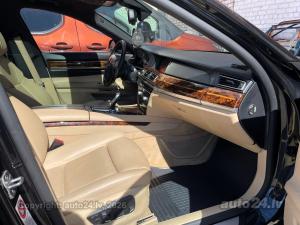 Black BMW 7 Series 2013 in Narva, with an engine capacity of 4.40 L and mileage of 185 thousand km for 16500 €, photo 7 on AUTOMOTO.COM.LV