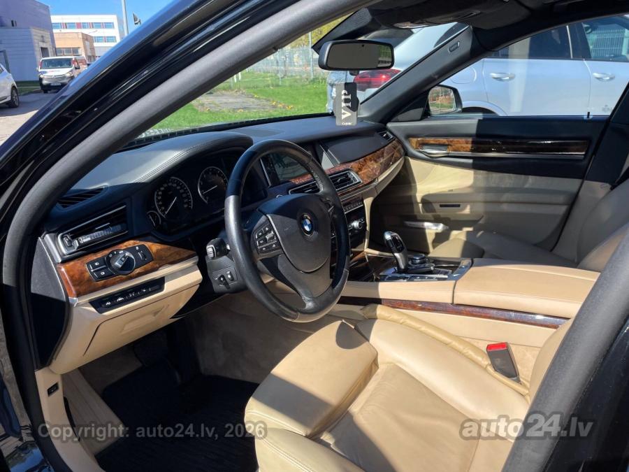 Black BMW 7 Series 2013 in Narva, with an engine capacity of 4.40 L and mileage of 185 thousand km for 16500 €, photo 10 on AUTOMOTO.COM.LV