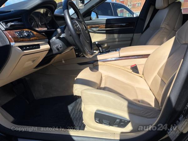 Black BMW 7 Series 2013 in Narva, with an engine capacity of 4.40 L and mileage of 185 thousand km for 16500 €, photo 10 on AUTOMOTO.COM.LV