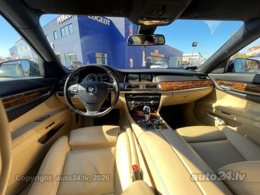 Black BMW 7 Series 2013 in Narva, with an engine capacity of 4.40 L and mileage of 185 thousand km for 16500 €, photo 12 on AUTOMOTO.COM.LV