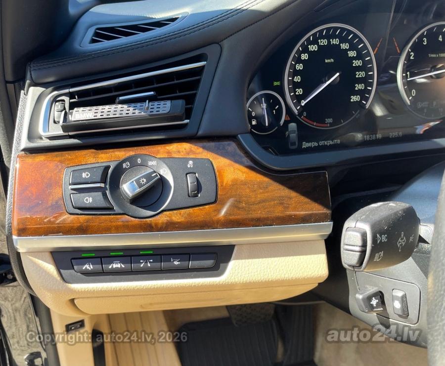Black BMW 7 Series 2013 in Narva, with an engine capacity of 4.40 L and mileage of 185 thousand km for 16500 €, photo 16 on AUTOMOTO.COM.LV