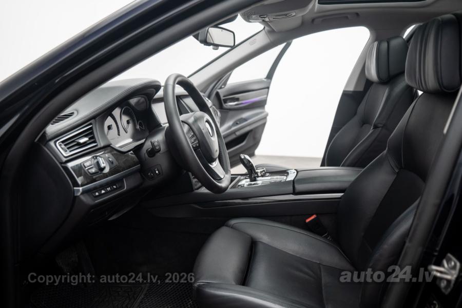 Melns BMW 7 Series 2013 Tallina, ar dzinēja tilpumu 3.00 L un nobraukumu 257 tūkst. km par 13999 €, foto 8 vietnē AUTOMOTO.COM.LV