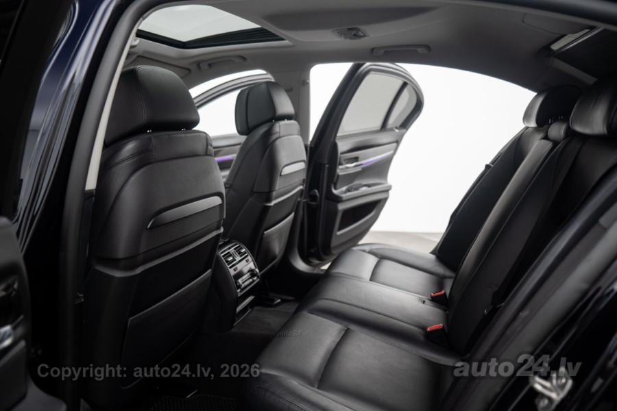 Melns BMW 7 Series 2013 Tallina, ar dzinēja tilpumu 3.00 L un nobraukumu 257 tūkst. km par 13999 €, foto 9 vietnē AUTOMOTO.COM.LV