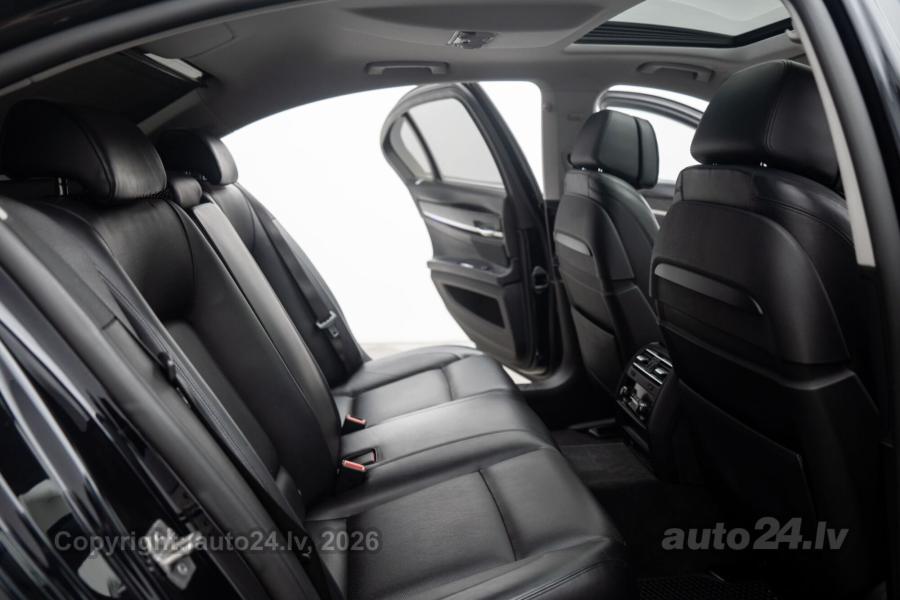 Melns BMW 7 Series 2013 Tallina, ar dzinēja tilpumu 3.00 L un nobraukumu 257 tūkst. km par 13999 €, foto 10 vietnē AUTOMOTO.COM.LV