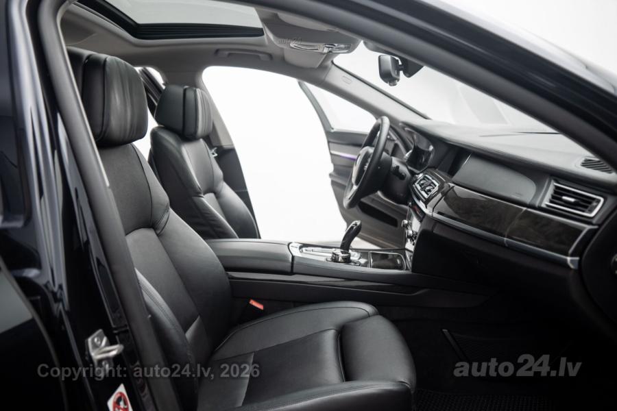 Melns BMW 7 Series 2013 Tallina, ar dzinēja tilpumu 3.00 L un nobraukumu 257 tūkst. km par 13999 €, foto 11 vietnē AUTOMOTO.COM.LV