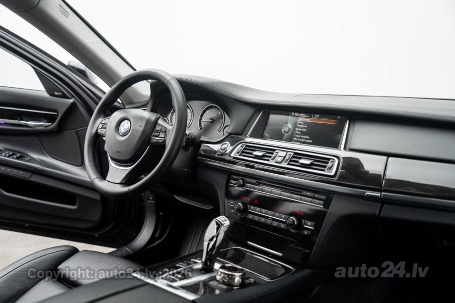 Melns BMW 7 Series 2013 Tallina, ar dzinēja tilpumu 3.00 L un nobraukumu 257 tūkst. km par 13999 €, foto 12 vietnē AUTOMOTO.COM.LV
