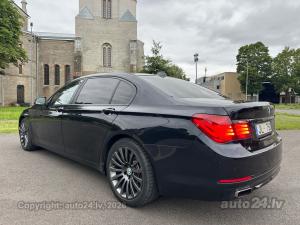 Melns BMW 7 Series 2013 Tallina, ar dzinēja tilpumu 3.00 L un nobraukumu 0 tūkst. km par 12989 €, foto 13 vietnē AUTOMOTO.COM.LV