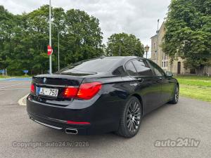 Melns BMW 7 Series 2013 Tallina, ar dzinēja tilpumu 3.00 L un nobraukumu 0 tūkst. km par 12989 €, foto 16 vietnē AUTOMOTO.COM.LV