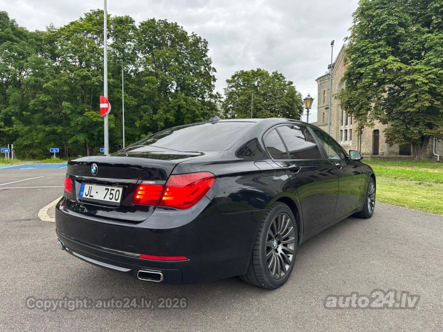 Melns BMW 7 Series 2013 Tallina, ar dzinēja tilpumu 3.00 L un nobraukumu 0 tūkst. km par 12989 €, foto 16 vietnē AUTOMOTO.COM.LV