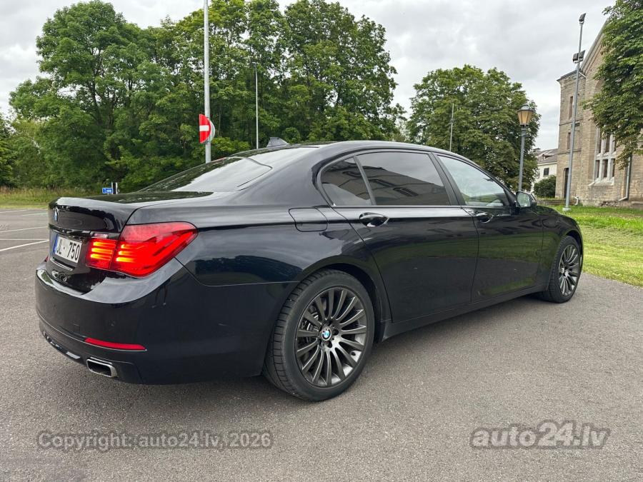 Melns BMW 7 Series 2013 Tallina, ar dzinēja tilpumu 3.00 L un nobraukumu 0 tūkst. km par 12989 €, foto 17 vietnē AUTOMOTO.COM.LV
