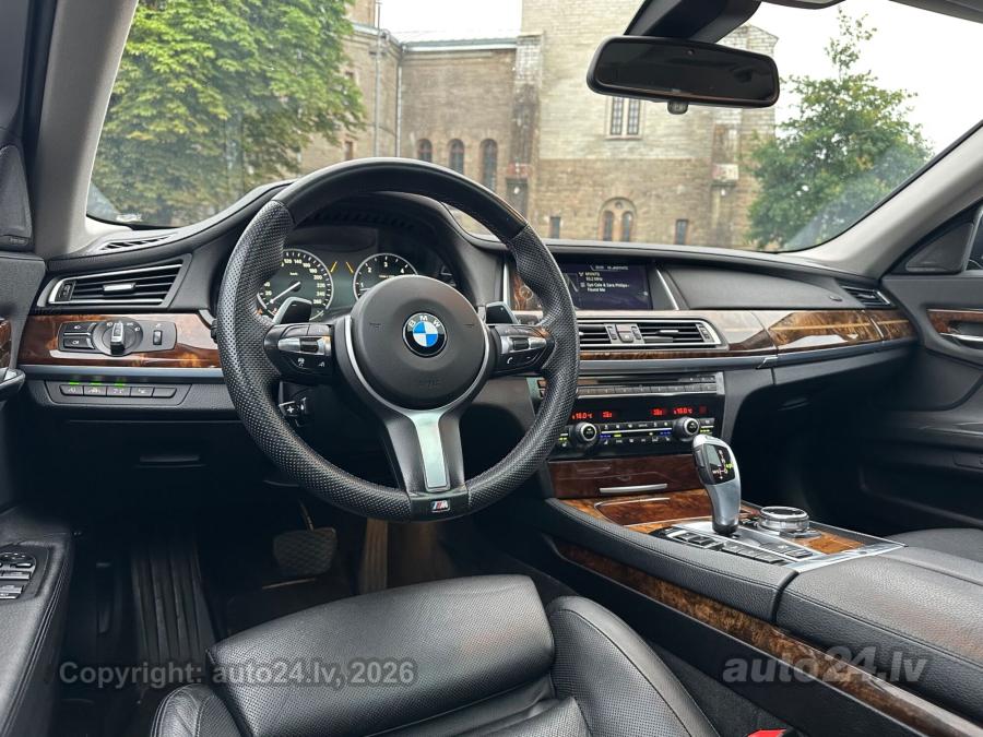 Melns BMW 7 Series 2013 Tallina, ar dzinēja tilpumu 3.00 L un nobraukumu 0 tūkst. km par 12989 €, foto 18 vietnē AUTOMOTO.COM.LV