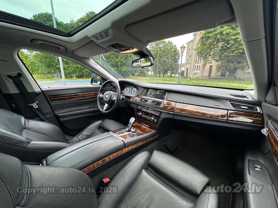 Melns BMW 7 Series 2013 Tallina, ar dzinēja tilpumu 3.00 L un nobraukumu 0 tūkst. km par 12989 €, foto 22 vietnē AUTOMOTO.COM.LV