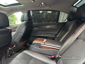 Melns BMW 7 Series 2013 Tallina, ar dzinēja tilpumu 3.00 L un nobraukumu 0 tūkst. km par 12989 €, foto 25 vietnē AUTOMOTO.COM.LV