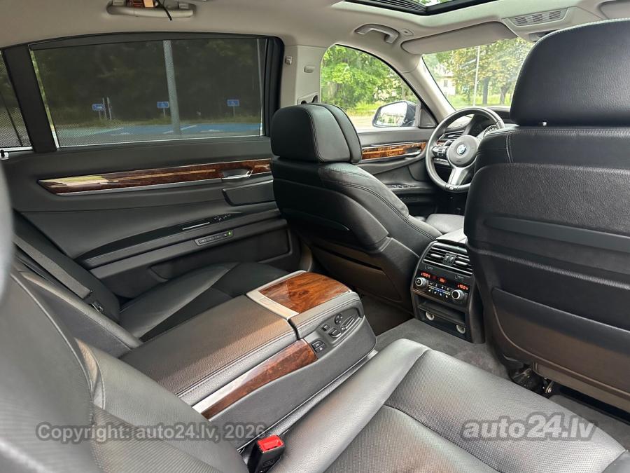 Melns BMW 7 Series 2013 Tallina, ar dzinēja tilpumu 3.00 L un nobraukumu 0 tūkst. km par 12989 €, foto 28 vietnē AUTOMOTO.COM.LV