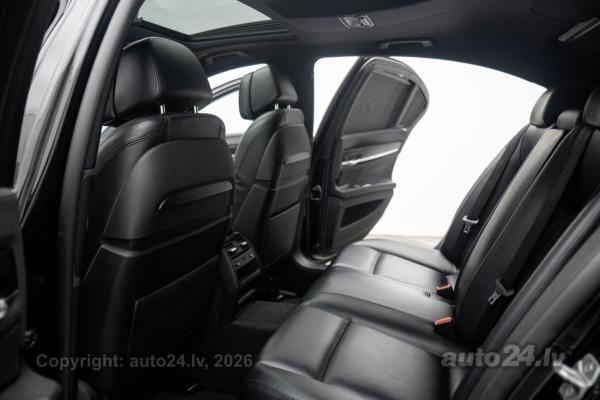 Melns BMW 7 Series 2013 Tallina, ar dzinēja tilpumu 3.00 L un nobraukumu 282 tūkst. km par 15999 €, foto 10 vietnē AUTOMOTO.COM.LV