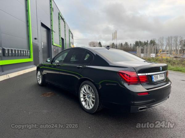 Melns BMW 7 Series 2014 Tallina, ar dzinēja tilpumu 3.00 L un nobraukumu 111 tūkst. km par 21499 €, foto 4 vietnē AUTOMOTO.COM.LV