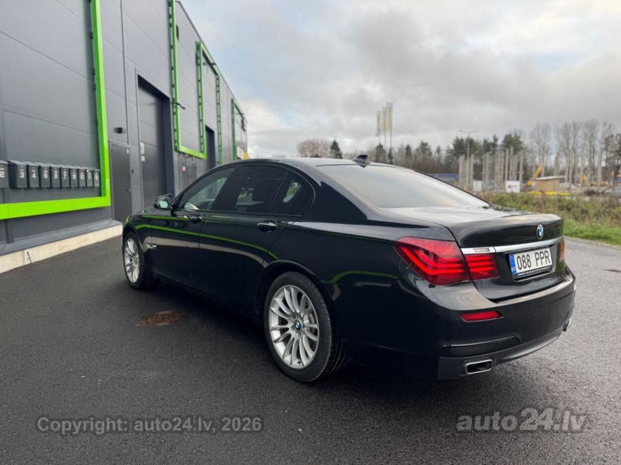 Melns BMW 7 Series 2014 Tallina, ar dzinēja tilpumu 3.00 L un nobraukumu 111 tūkst. km par 21499 €, foto 4 vietnē AUTOMOTO.COM.LV