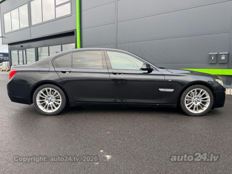 Melns BMW 7 Series 2014 Tallina, ar dzinēja tilpumu 3.00 L un nobraukumu 111 tūkst. km par 21499 €, foto 8 vietnē AUTOMOTO.COM.LV