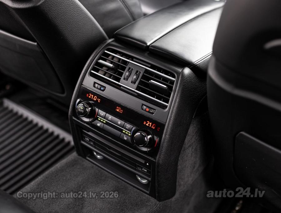 Melns BMW 7 Series 2014 Tallina, ar dzinēja tilpumu 3.00 L un nobraukumu 178 tūkst. km par 18199 €, foto 20 vietnē AUTOMOTO.COM.LV