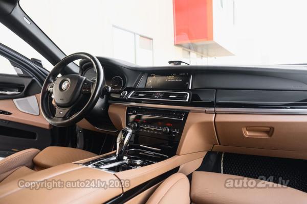 Melns BMW 7 Series 2014 Tallina, ar dzinēja tilpumu 3.00 L un nobraukumu 298 tūkst. km par 15999 €, foto 9 vietnē AUTOMOTO.COM.LV